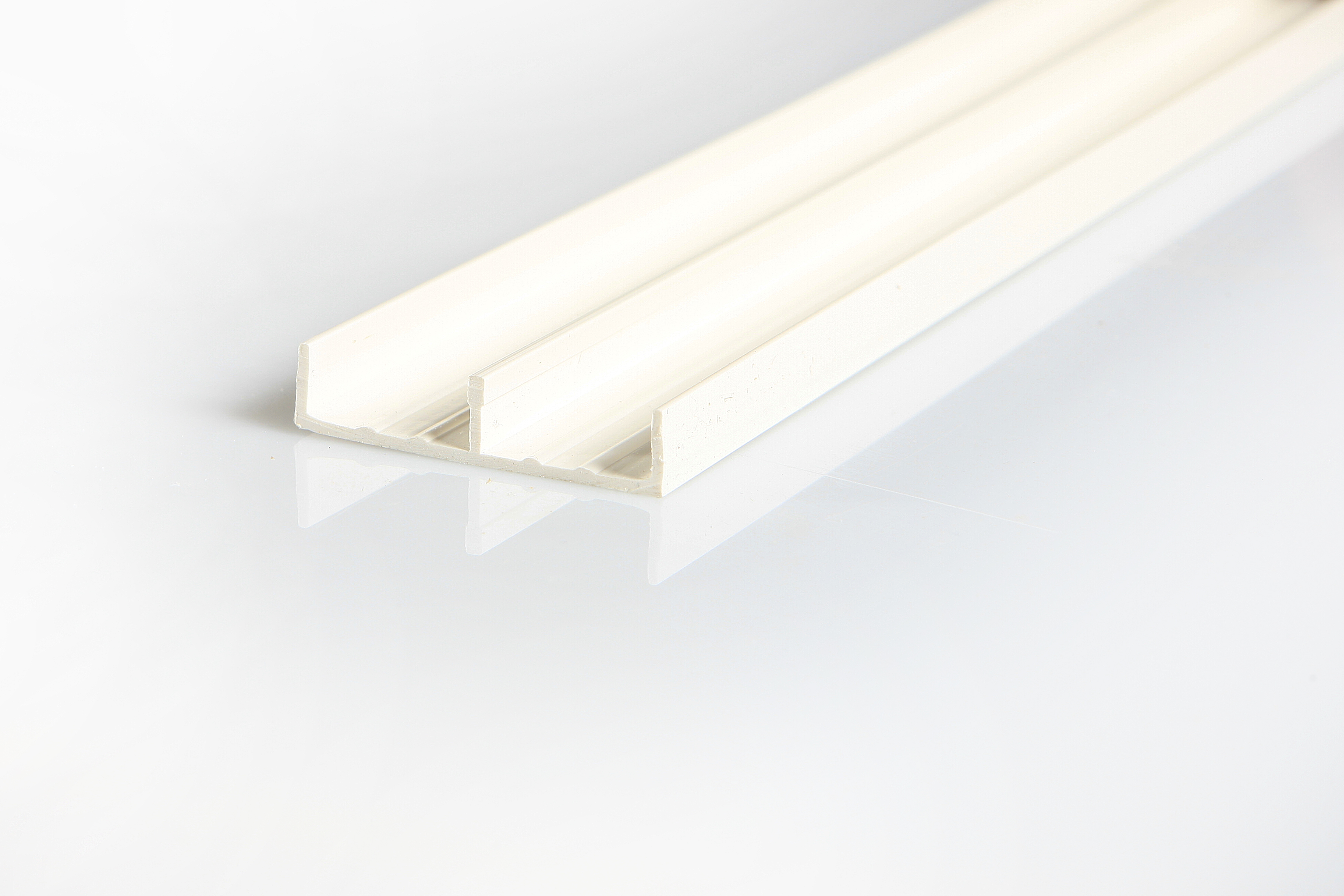 Skyvedørslist Pvc Bunn 18Mm Hvit Rkc 8X42X2600 Mm For 18Mm Hobbyplate ...